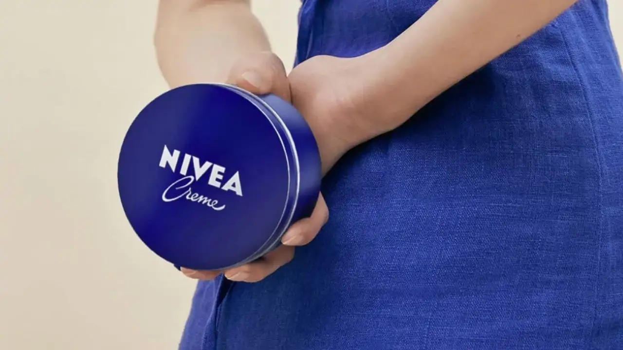 Yaseen Arsalan, farmacéutico americano, sobre la crema clásica Nivea ...