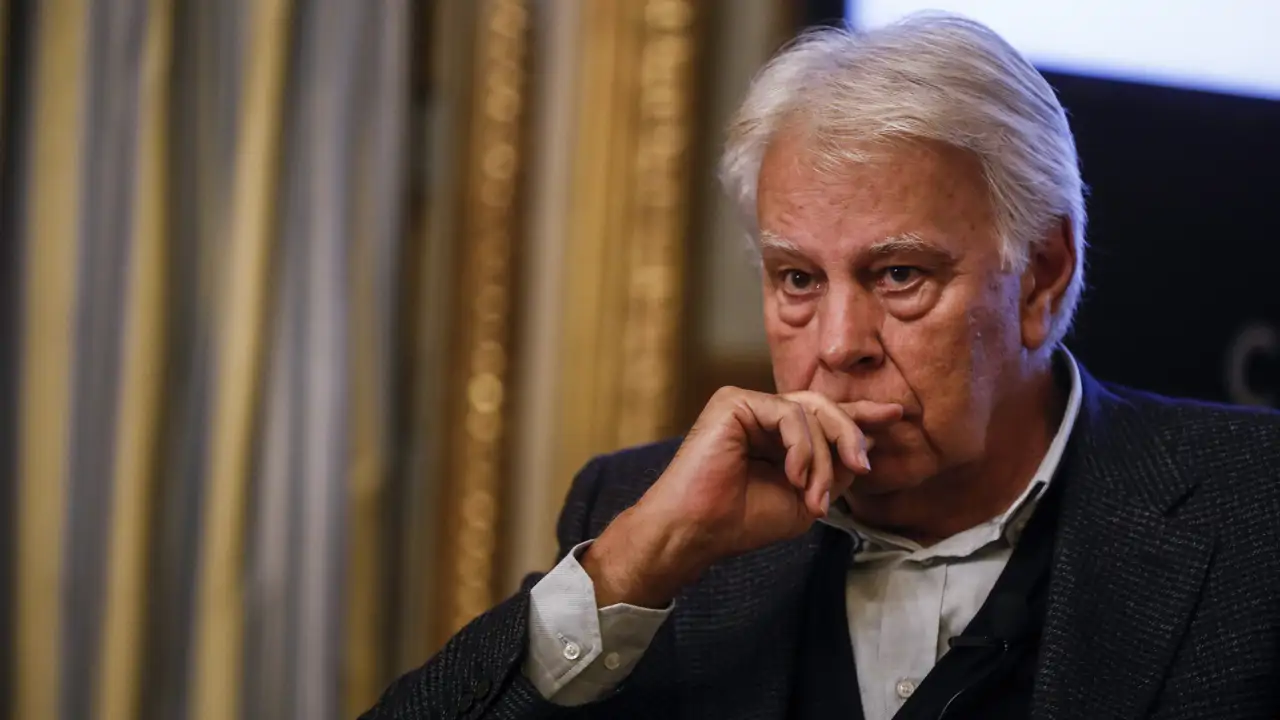 La rutina nocturna de Felipe González para descansar bien: “El móvil lo ...