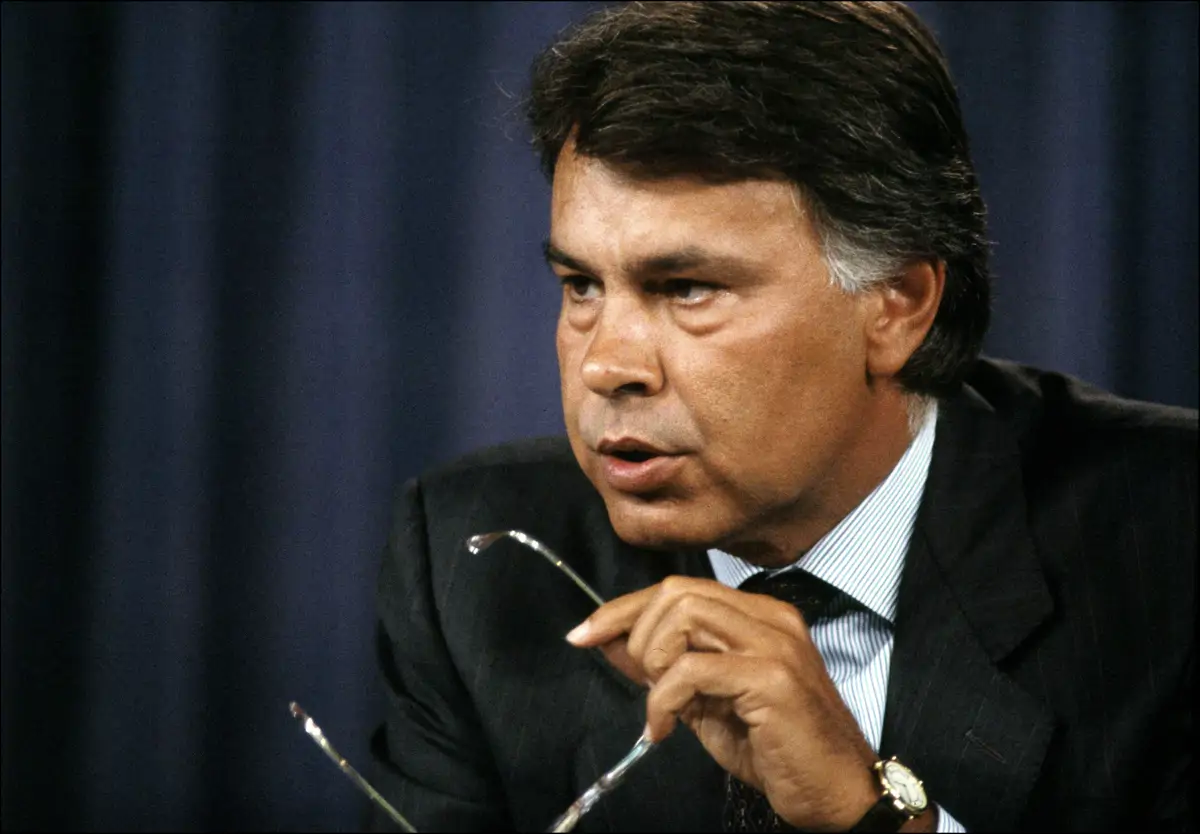 La rutina nocturna de Felipe González para descansar bien: “El móvil lo ...