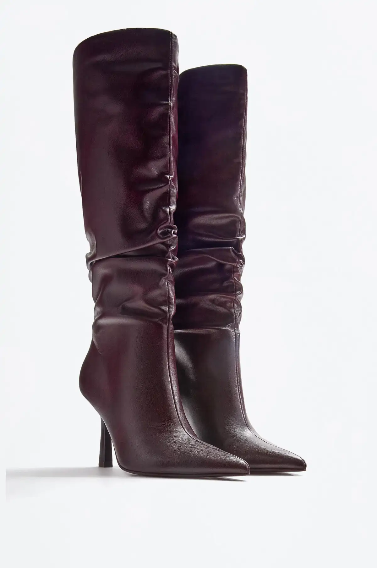 Las botas de Stradivarius que se agotaron en todas las tallas han ...