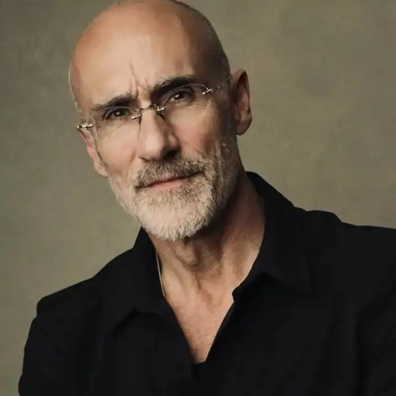 La rutina nocturna de Arthur Brooks de 9 pasos para ser más feliz: “Me ...