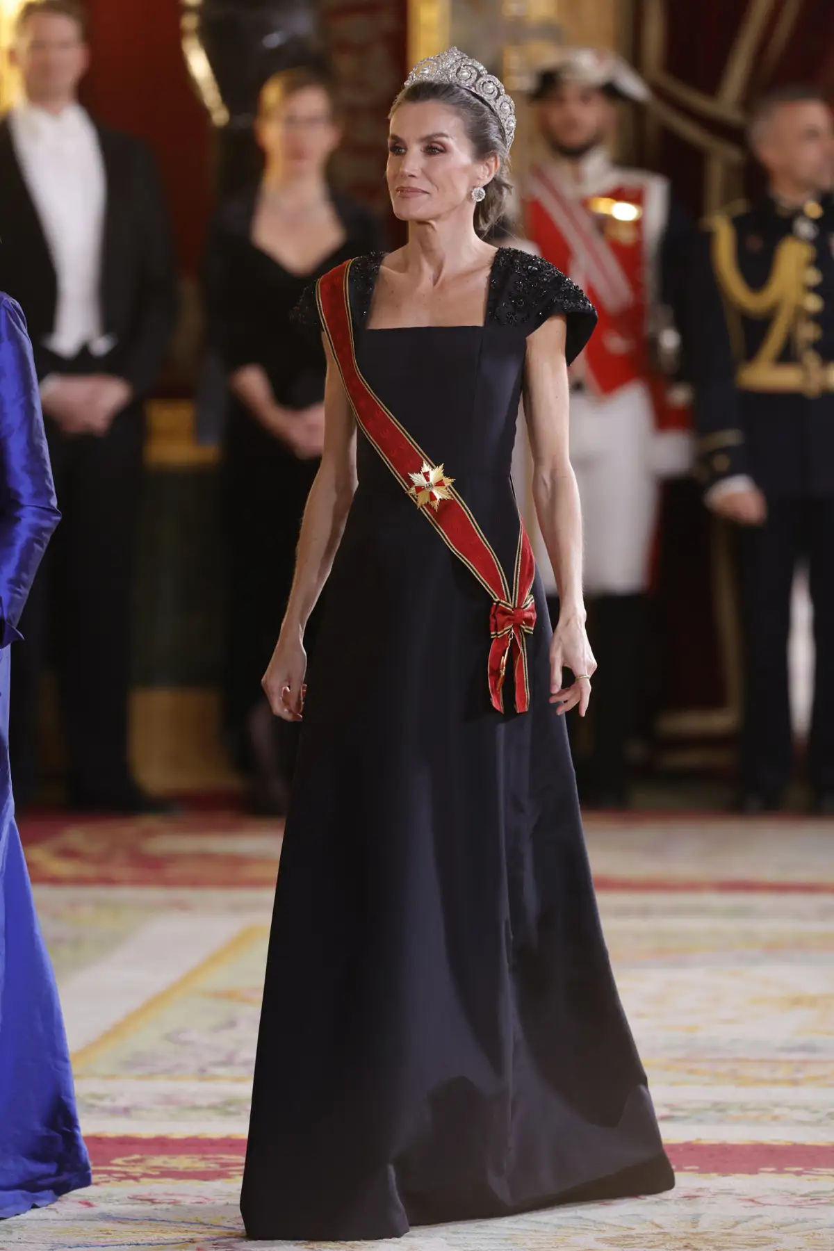 La reina Letizia deslumbra en la cena de gala del Palacio Real con la ...