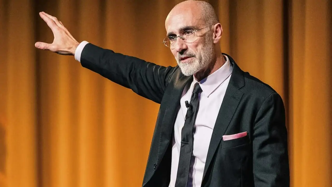 La rutina nocturna de Arthur Brooks de 9 pasos para ser más feliz: “Me ...