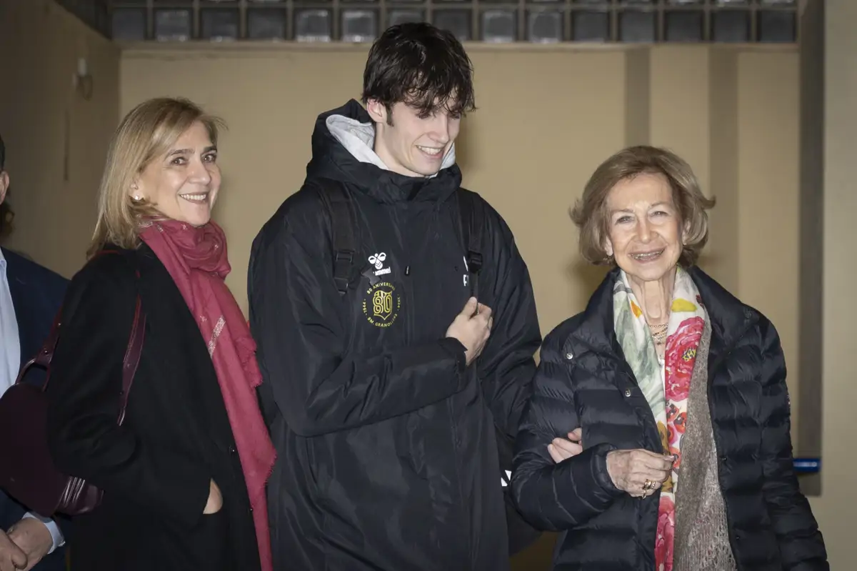El plan a solas por Madrid de la reina Sofía con su hija, la infanta Elena