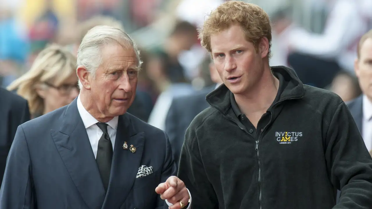 El rey Carlos III y su hijo Harry, más cerca que nunca