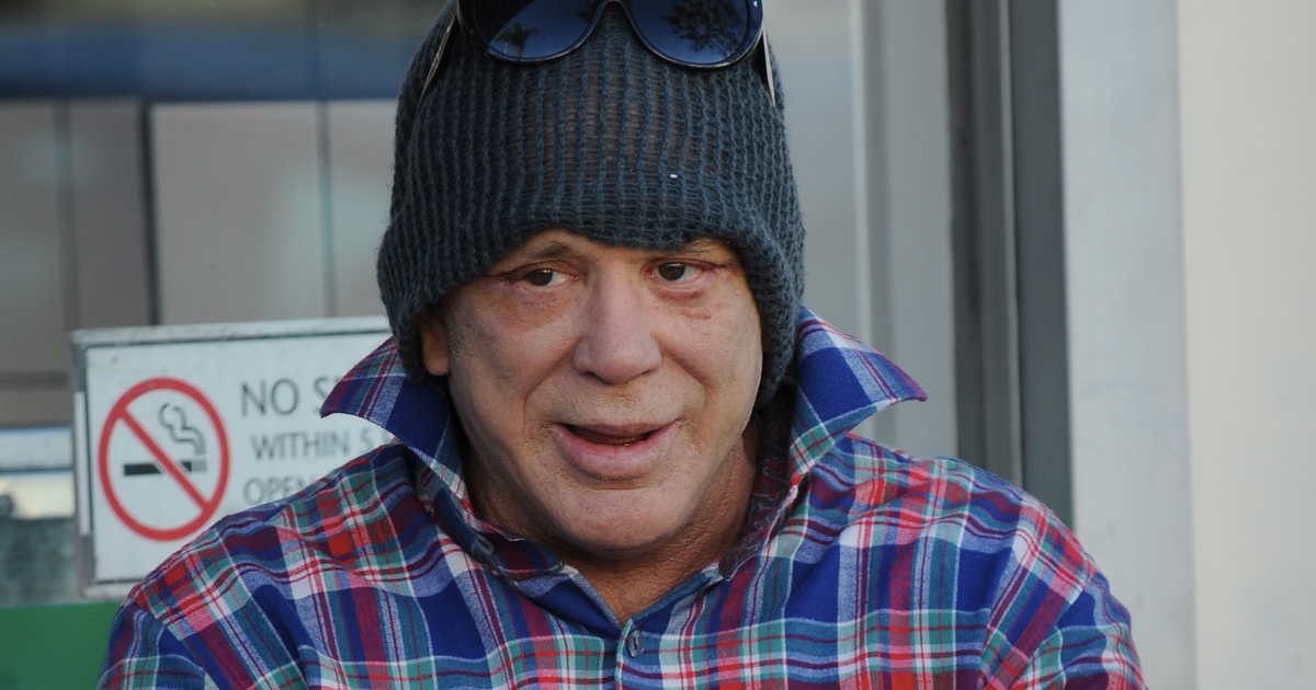 El actor Mickey Rourke lanza un crowdfunding a contrarreloj para evitar ...
