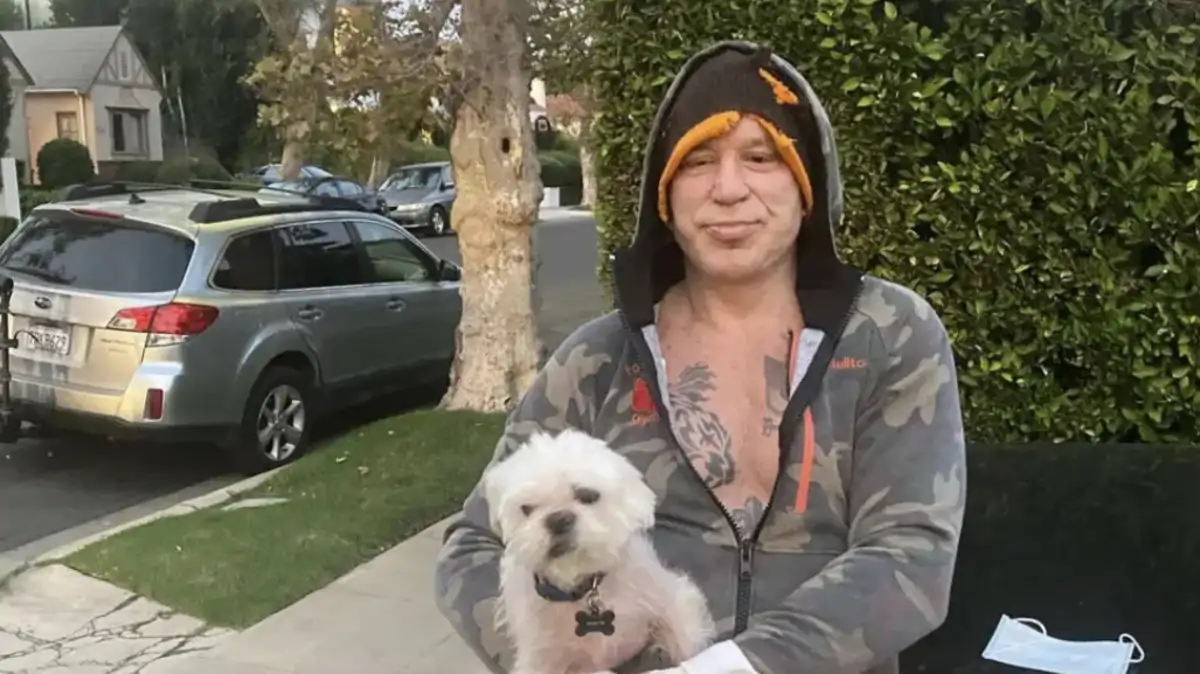 El actor Mickey Rourke lanza un crowdfunding a contrarreloj para evitar ...