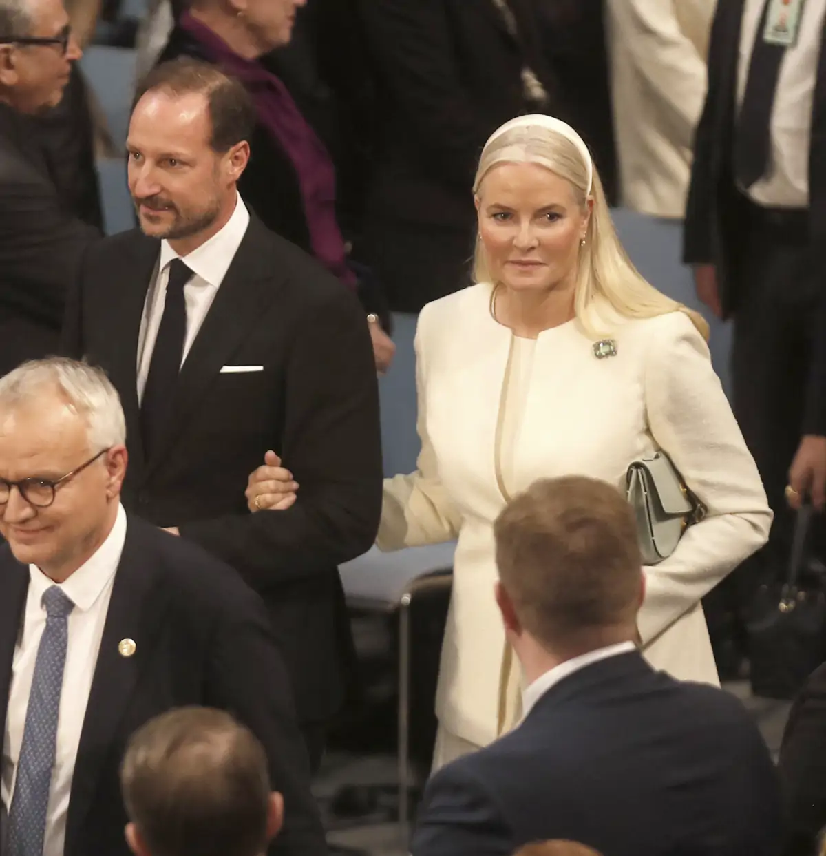 Mette Marit de Noruega contra las cuerdas: una huida y un perdón ...
