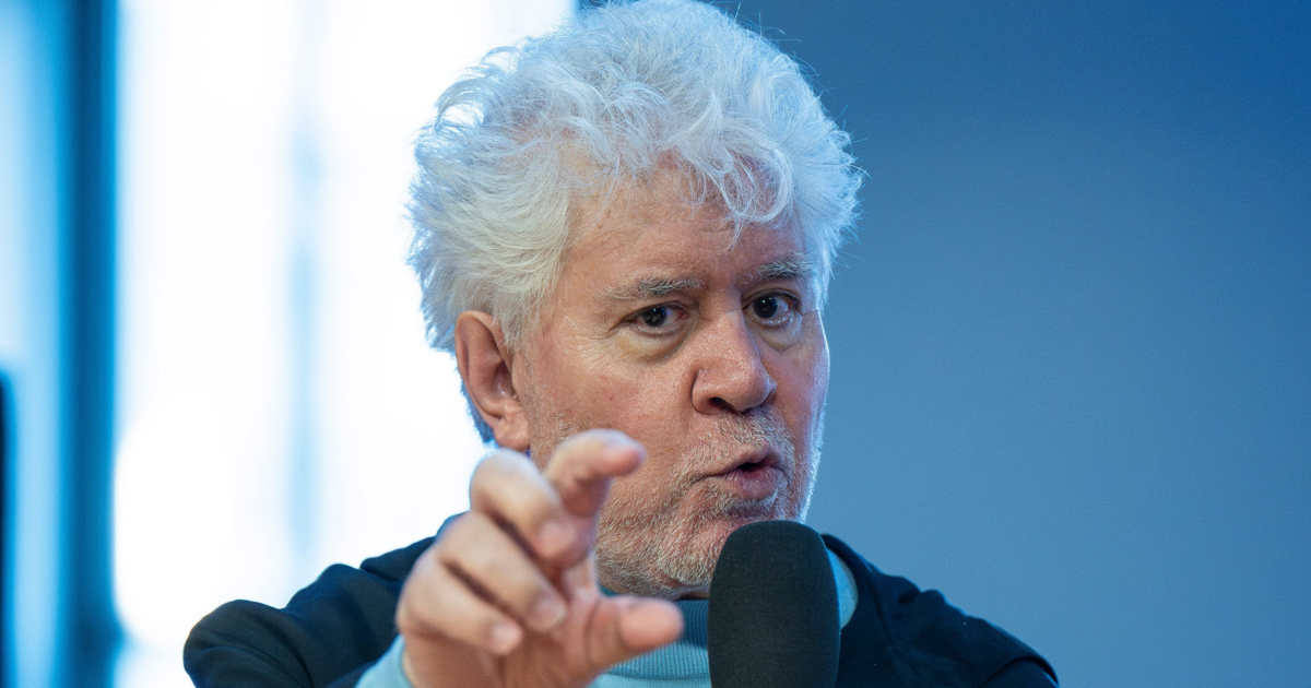 Pedro Almodóvar: “Los españoles somos incapaces de hablar uno cada vez ...