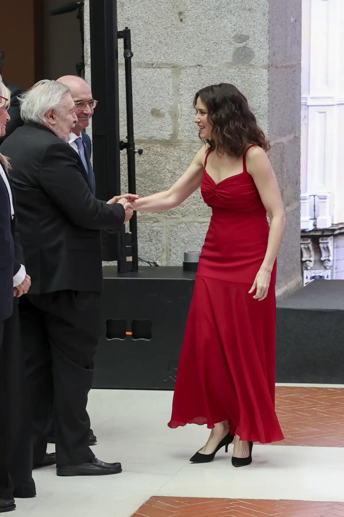 Isabel Díaz Ayuso, elegante en el Día de la Comunidad de Madrid con el ...
