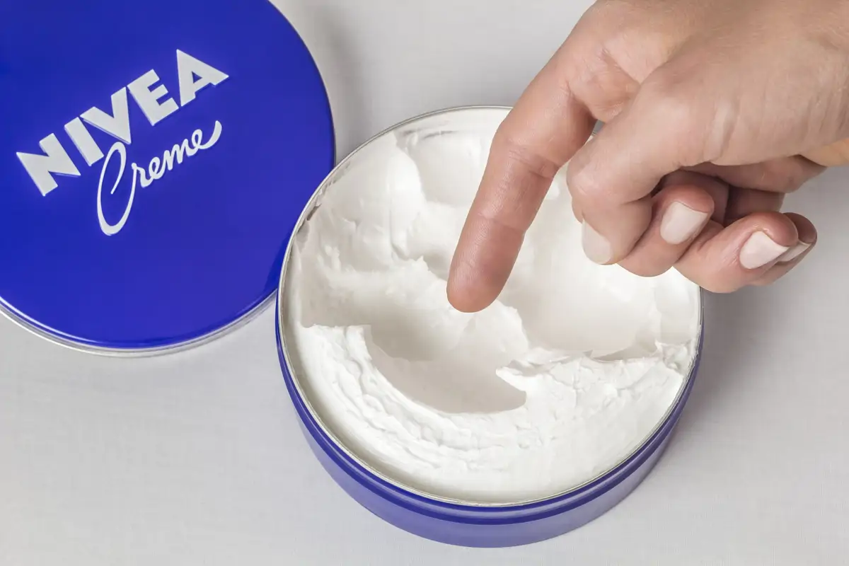 Crema Nivea de lata azul: ¿Es bueno usarla en la cara? Guía completa ...