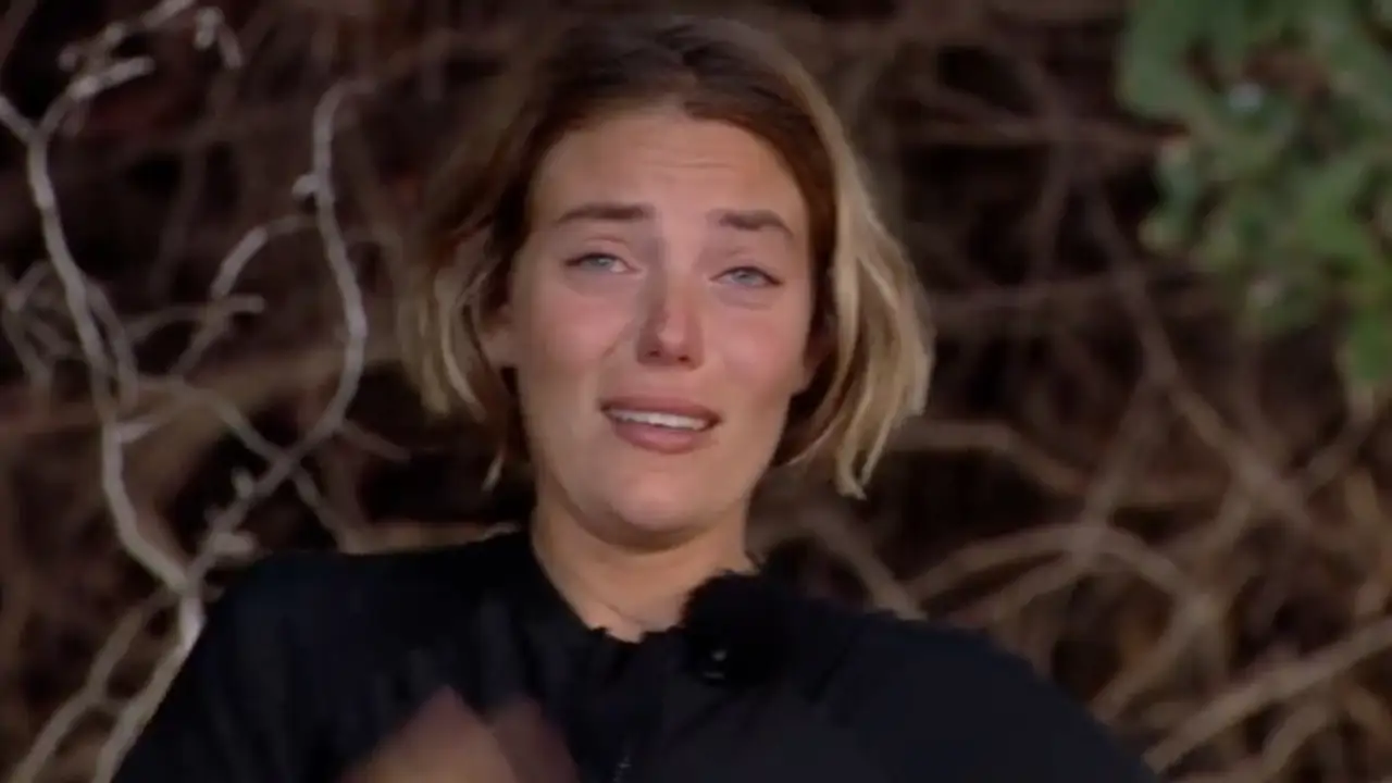 La madre de Claudia Chacón abandona el plató de 'Supervivientes 2026 ...
