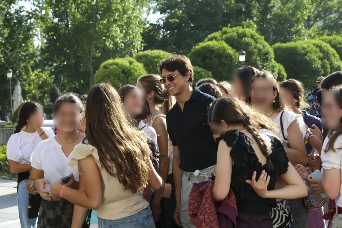 Tana Rivera y Roca Rey ya no se esconden: un romántico paseo por Madrid ...