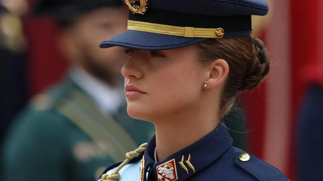 La princesa Leonor debuta en el Día de las Fuerzas Armadas con nervios ...