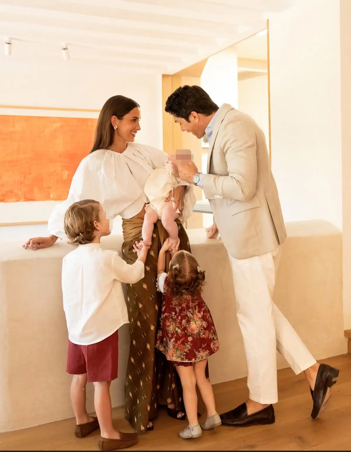 El look de mamá de bautizo de María Pombo: la alternativa más chic y ...