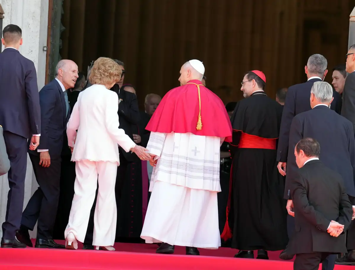 La reina Sofía le coge el testigo a los reyes ante el Papa León XIV ...
