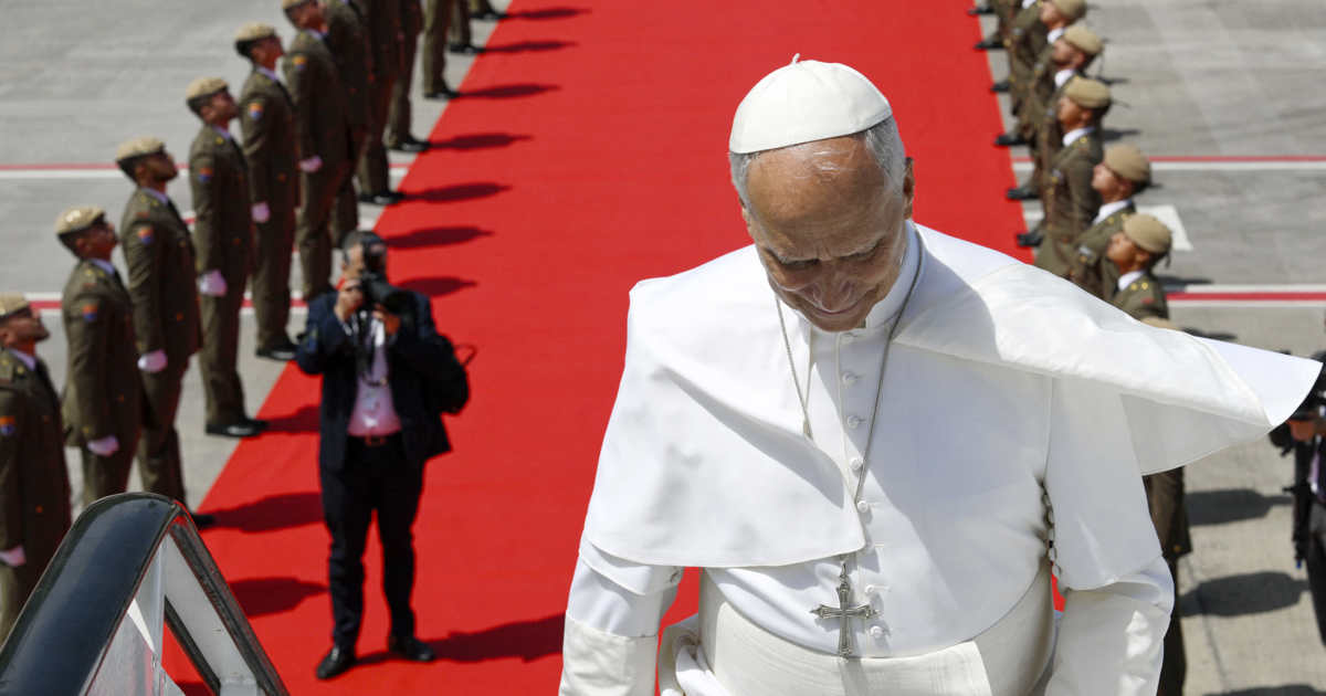 Así reaccionó el Papa León XIV cuando tuvo que cambiar de avión por ...