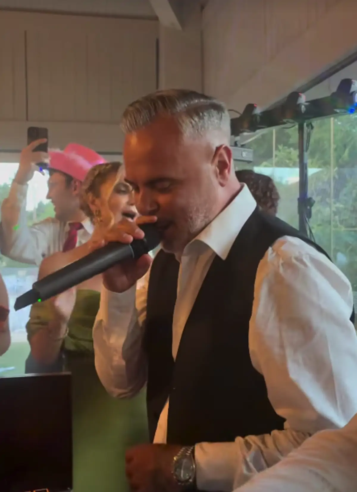 Entramos en el fiestón de la boda de Ingrid Sanz e Ilies Hassaine: el ...